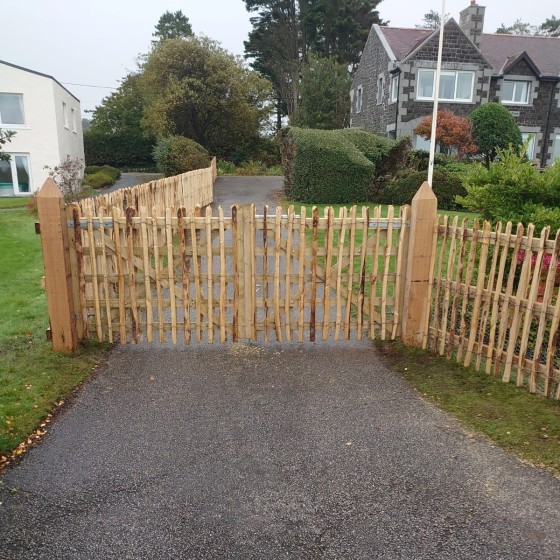Chespale Fencing | Chestnut Paling Fencing